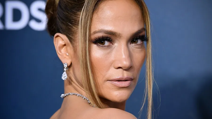Jennifer Lopez pokazala novu frizuru - kratki pixie - Žena.hr