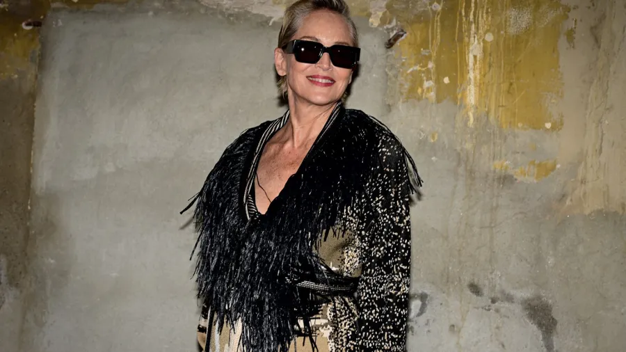 Sharon Stone očitala modnu lekciju outfitom na Tjednu mode u Milanu ...